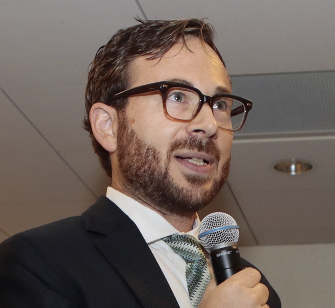 About – Daniel Esser